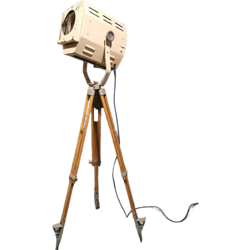 Bekijk Oude Theaterspot Op Driepoot / Tripod op Reliving