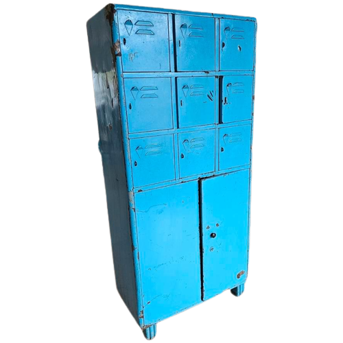 Bekijk Grote Industriële Lockerkast Van Metaal Uit India op Reliving