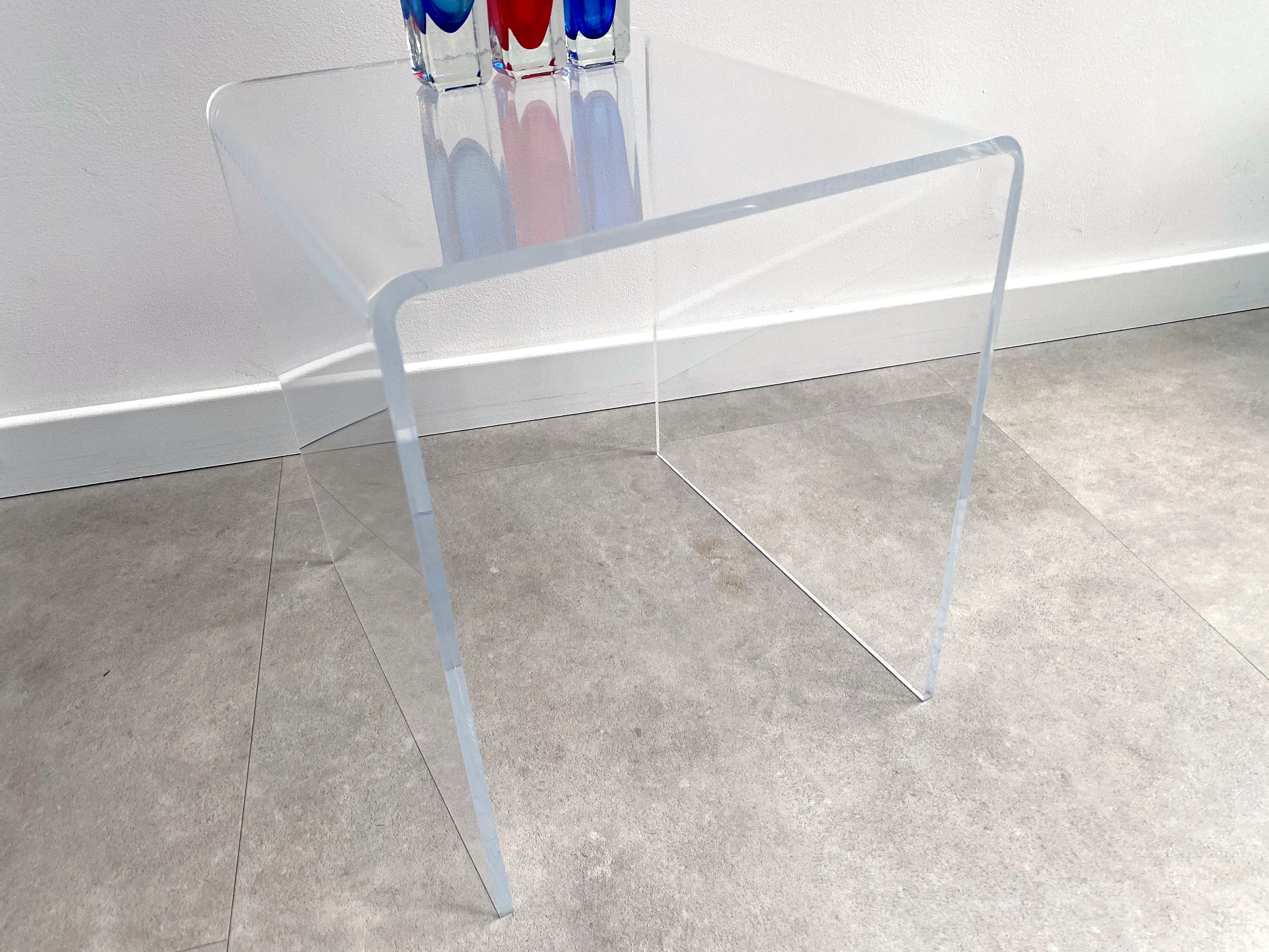 Bekijk Vintage Plexiglas / Perspex Bijzettafel / Plantentafel ...