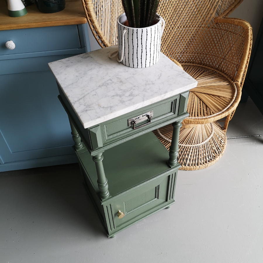 Bekijk Kastje Met Marmer Blad op Reliving