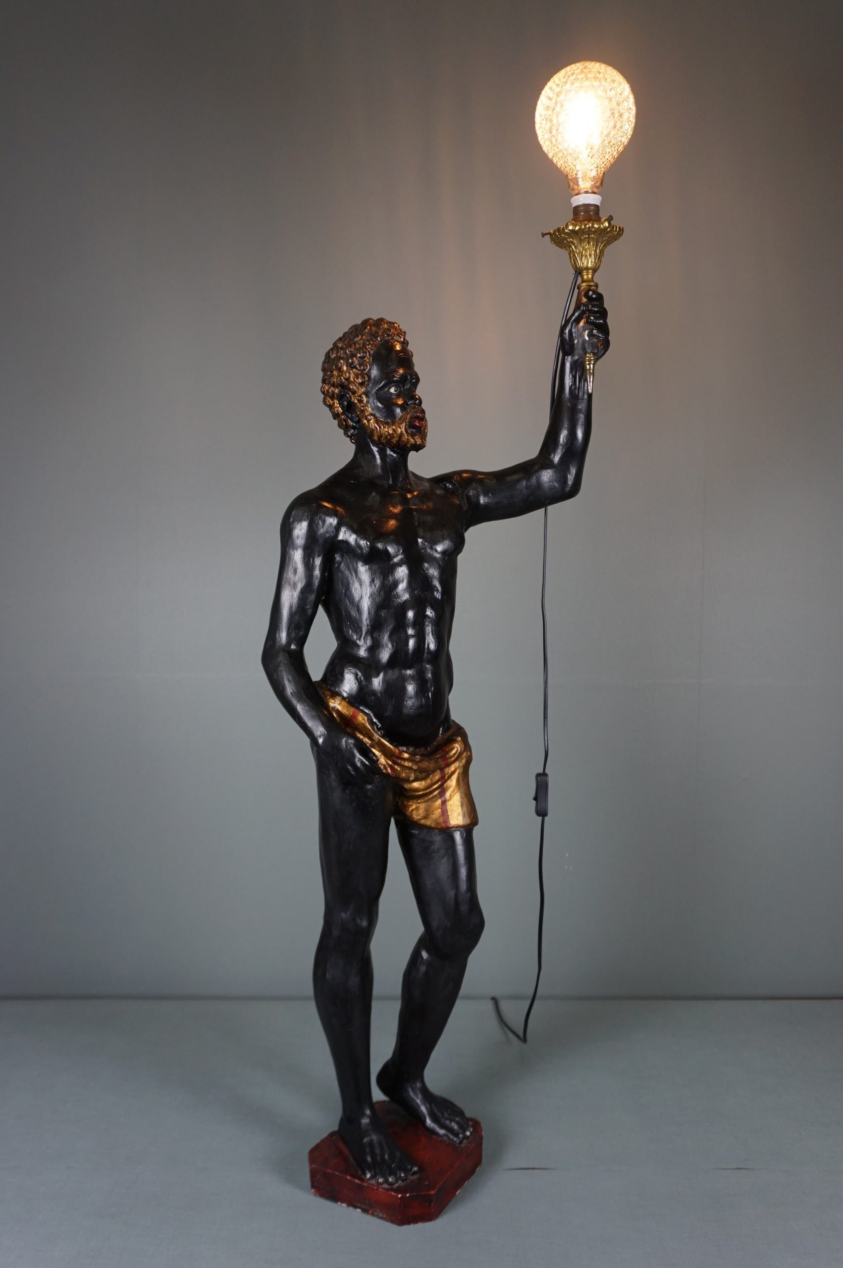 Bekijk Indrukwekkende Mooi Geproportioneerde Moor Lamp op Reliving 🤩