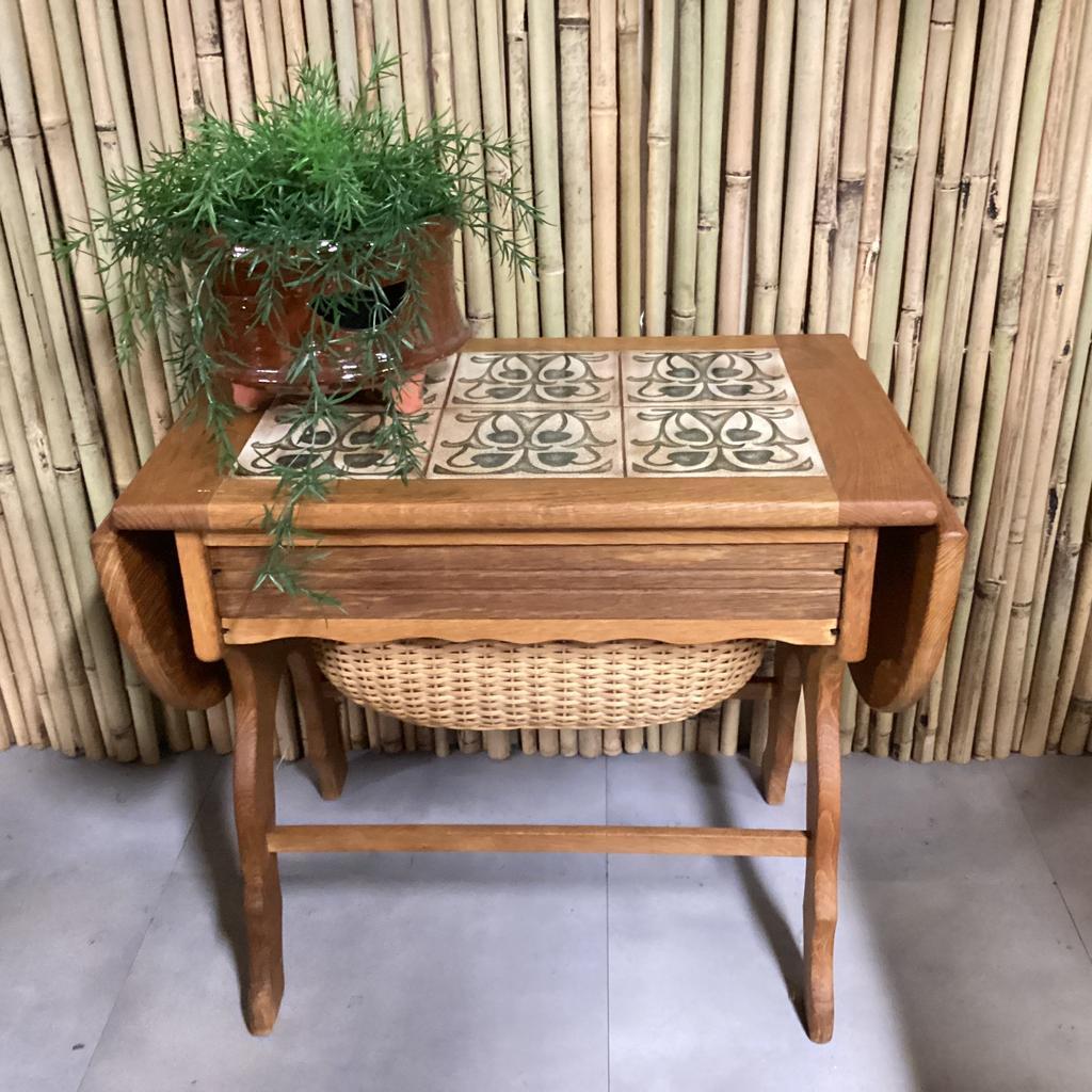Bekijk Deense Vintage Tafel Met Leuke Details op Reliving