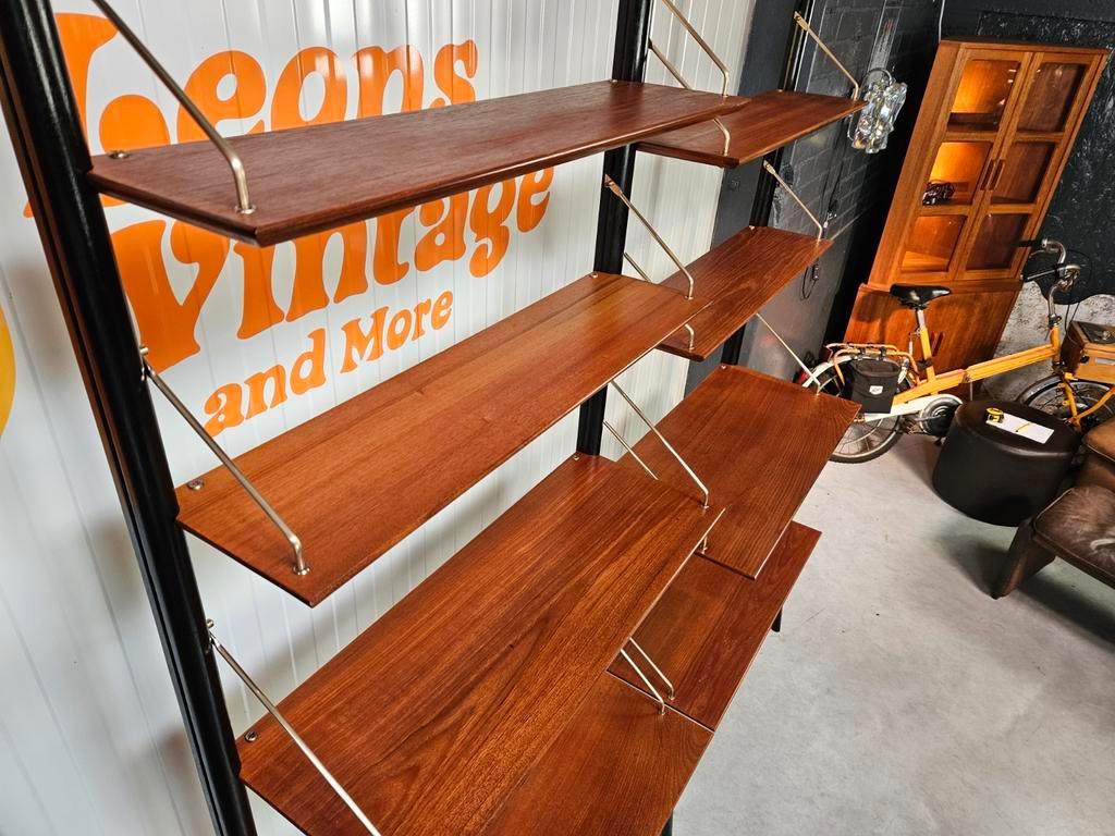 Bekijk Vintage Wébé Losstaand Wandsysteem Louis Van Teeffelen op Reliving