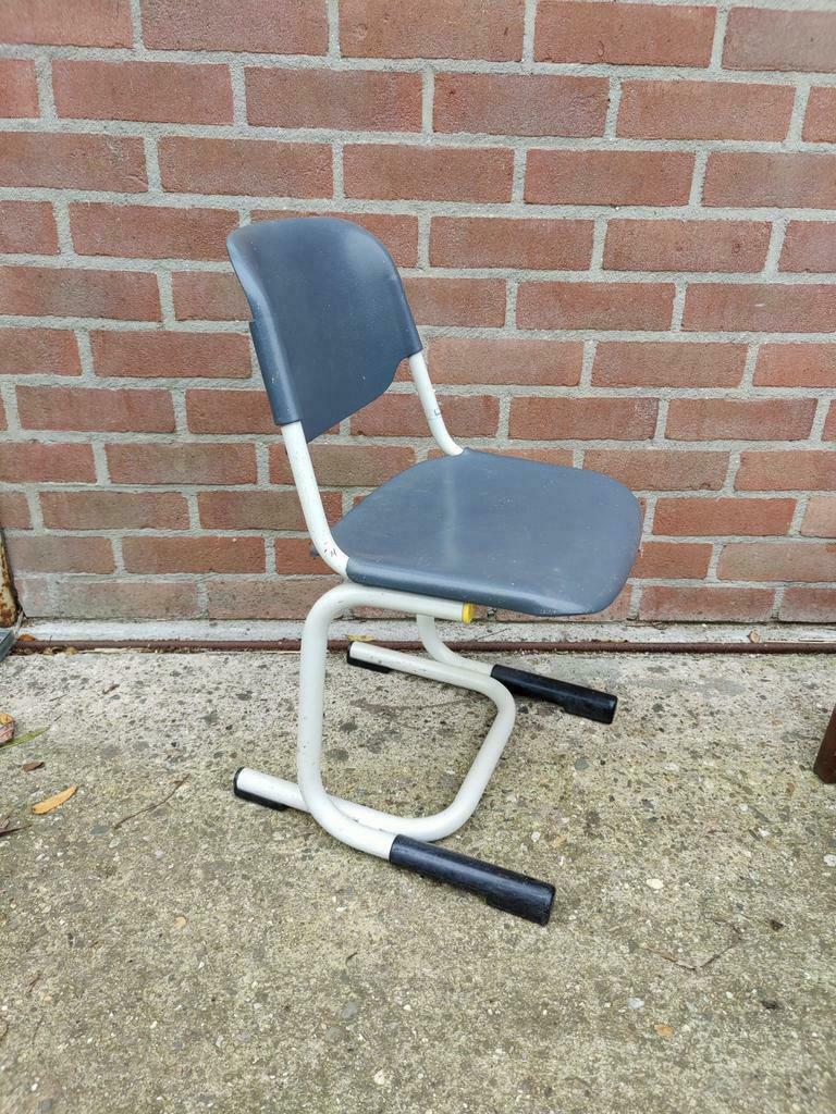 Bekijk Helmut Starke Design Kinderstoel Vintage op Reliving 🤩