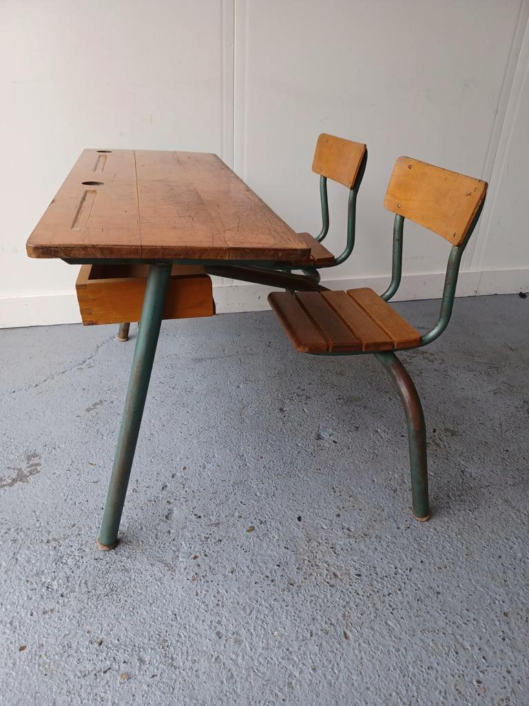 Bekijk Vintage Industrieel Bureau / Schooltafel / Schoolbank op Reliving