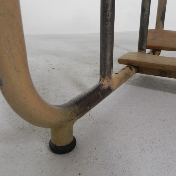 Bekijk Industriele 2 Persoons Schoolbank, Jaren 50 op Reliving 🤩