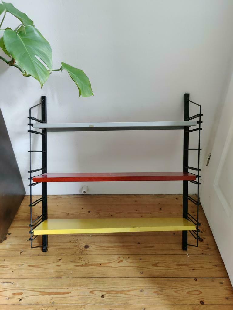 Bekijk Tomado Stijl Boekenrek Vintage Metaal op Reliving 🤩