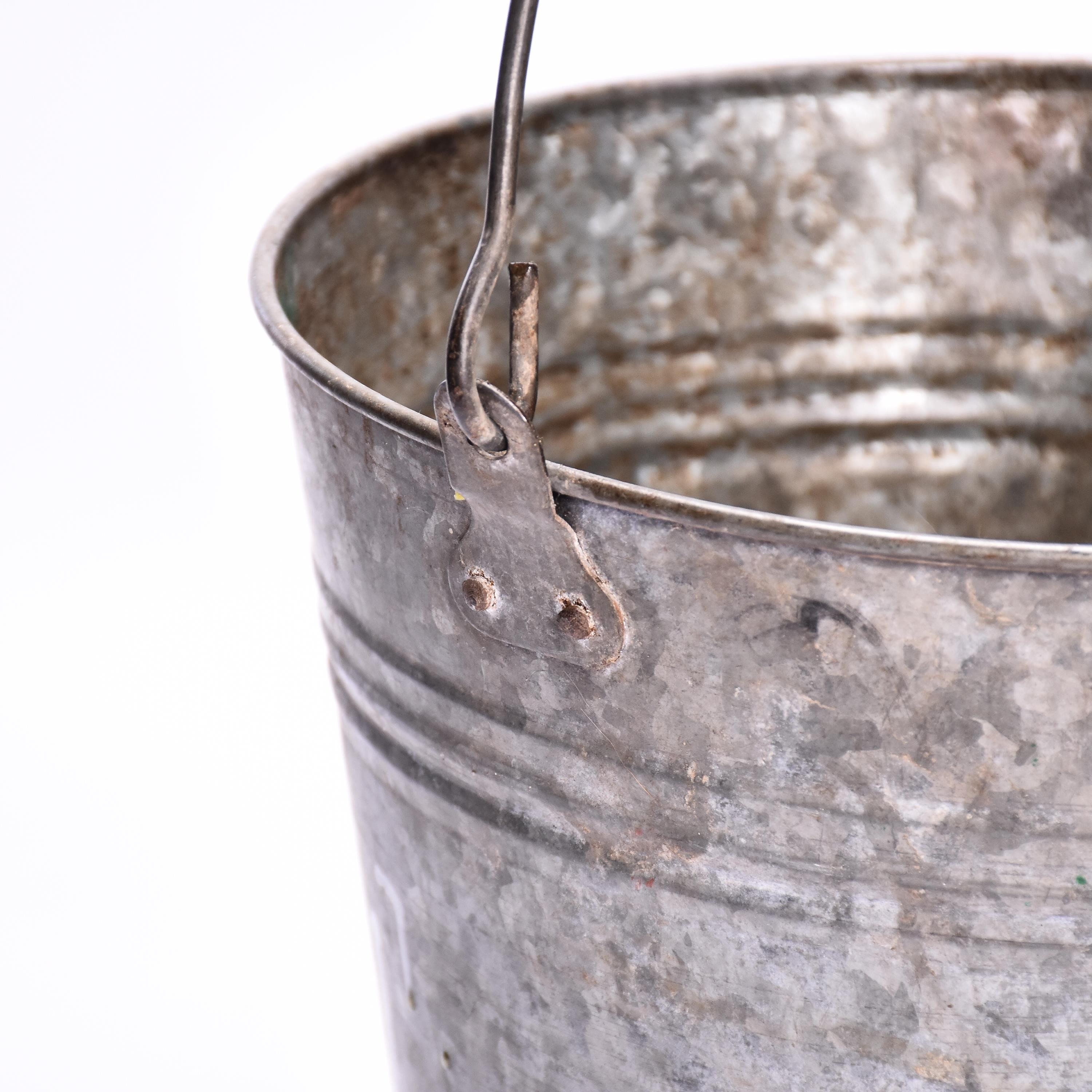 Bekijk Vintage Zinken Teil | Oude Emmer | Grote Zinken Bloempot op Reliving