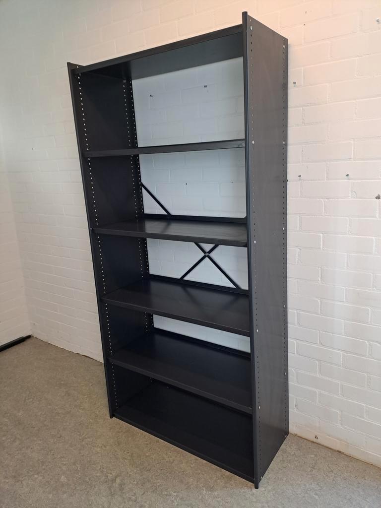 Bekijk Stabilux Vintage Industriële Zwarte Kast Stellingkast op Reliving 🤩