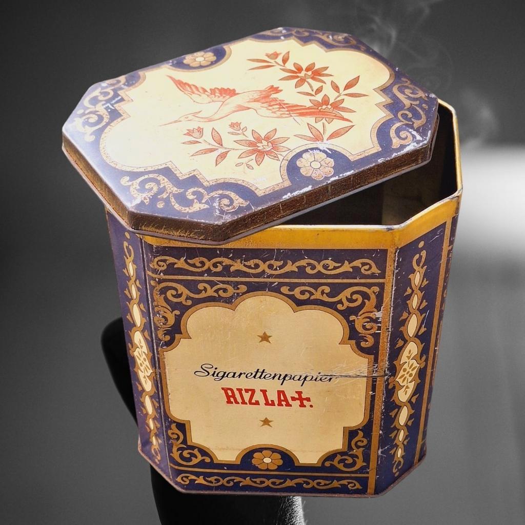 Bekijk Rizla+ Vintage Blik Voor Sigarettenpapier op Reliving