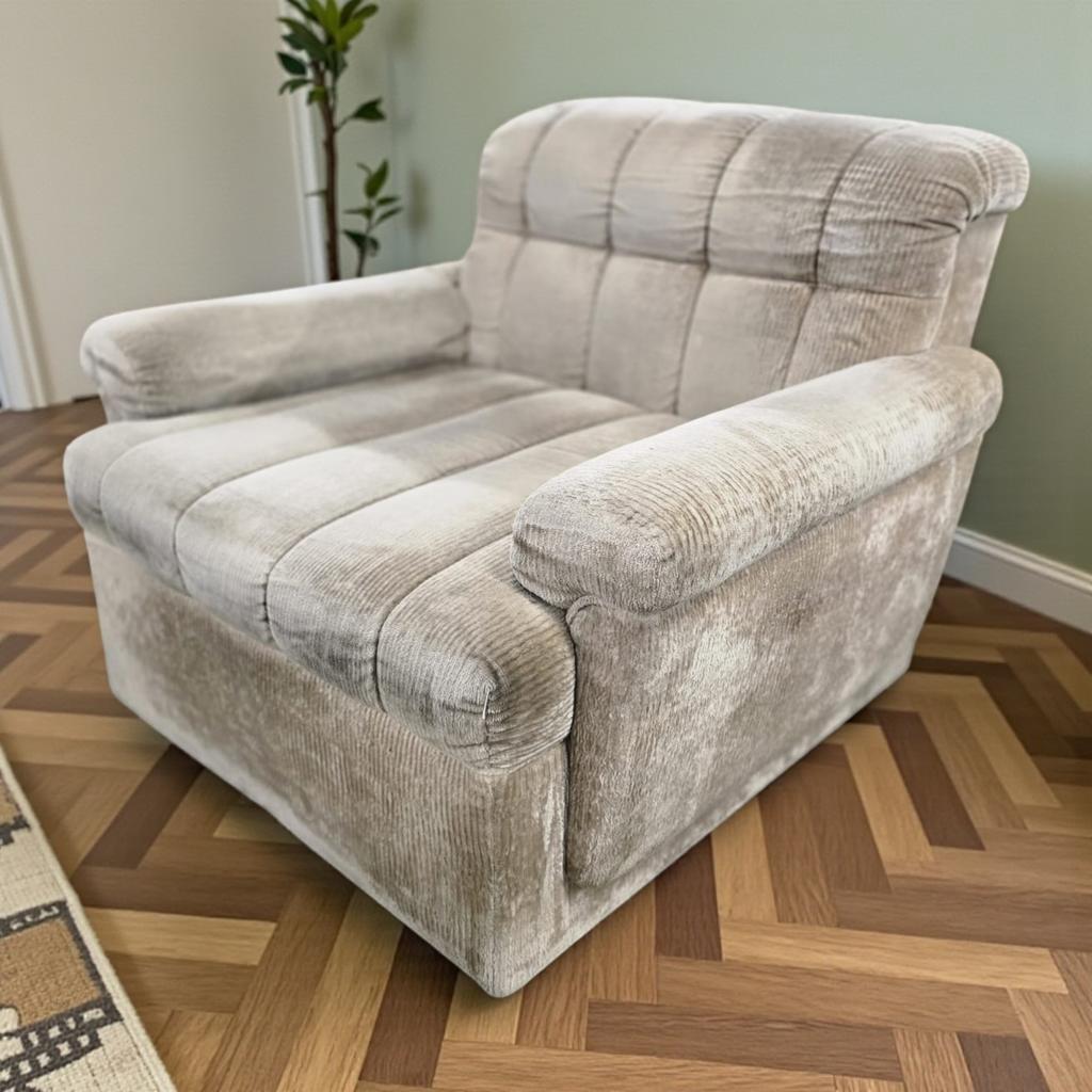 Vintage Fauteuil Velours Beige bij Reliving
