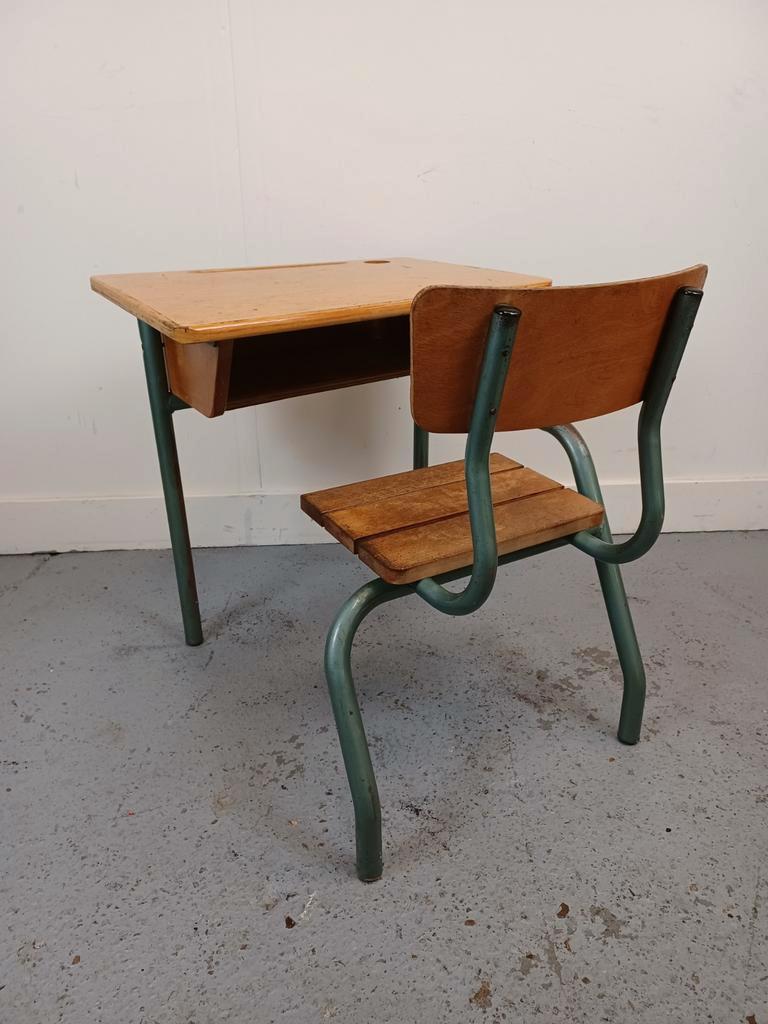 Bekijk Industriële Vintage Franse Schooltafel Bureau Schoolbank op ...