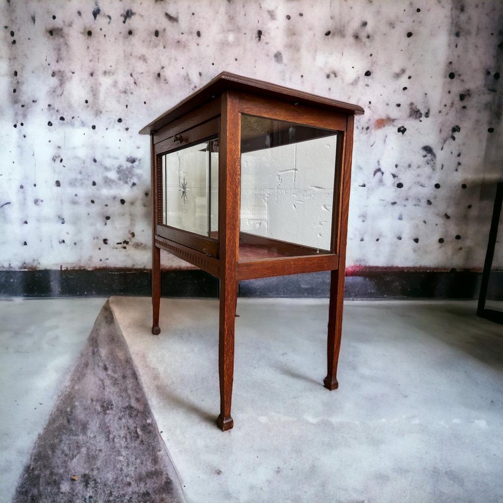 Bekijk Antiek Vitrinekastje / Barkastje op Reliving