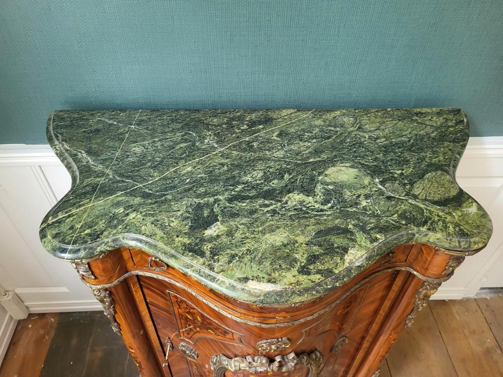 Bekijk Prachtige Rococco Barok Kast Met Marmeren Plaat op Reliving 🤩