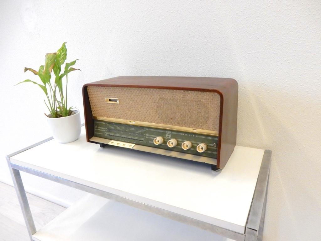 Bekijk Retro Vintage Radio Jaren 60 Philips Teakhout op Reliving