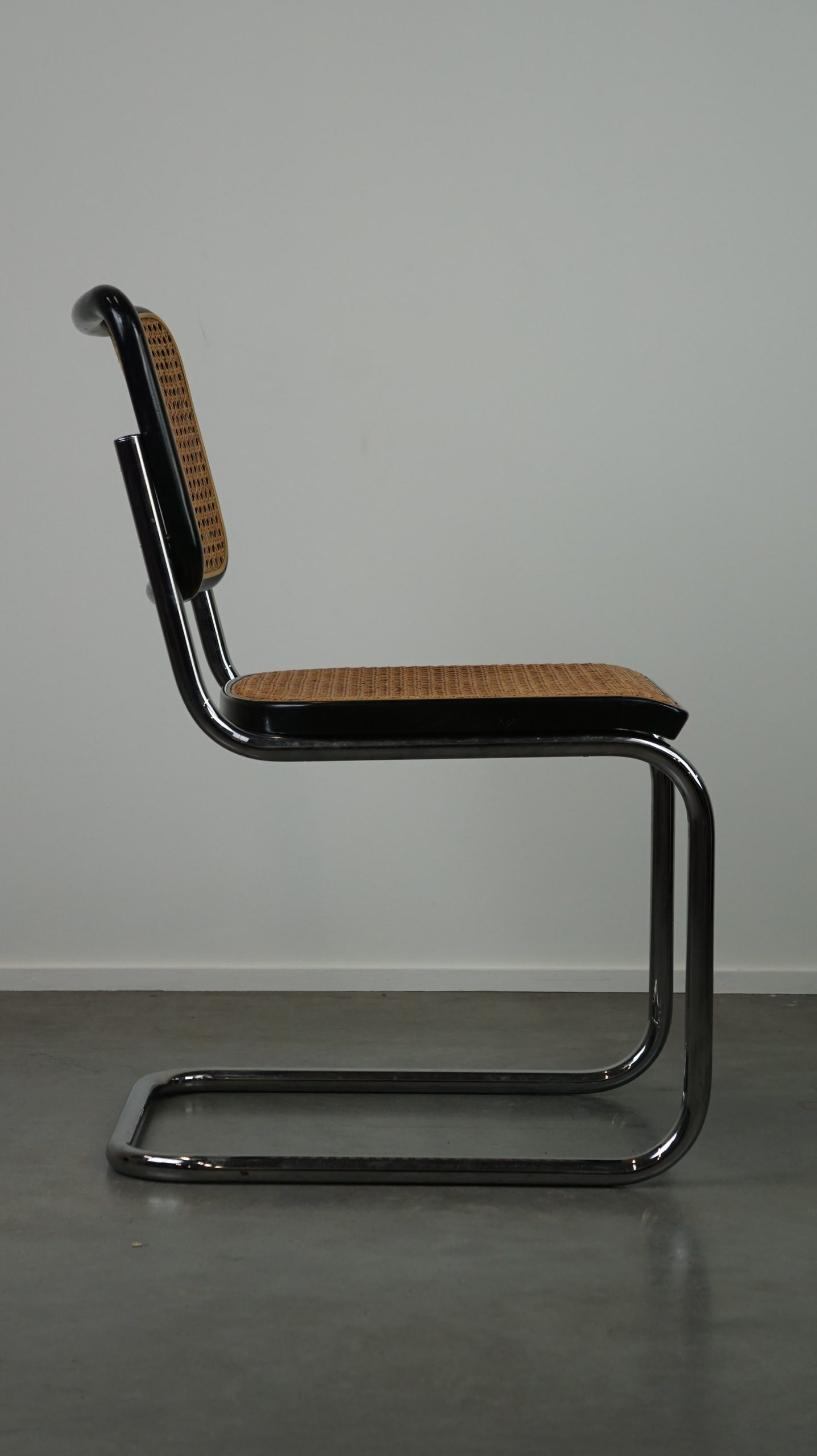 Bekijk Mooie Vintage Marcel Breuer Design Stoel Voor Thonet Model S32 op Reliving