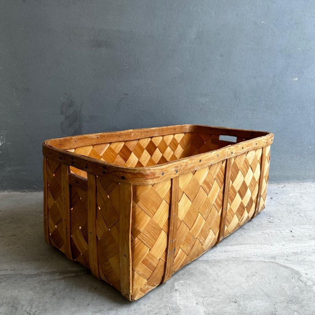 Bekijk Grote Gevlochten Mand op Reliving