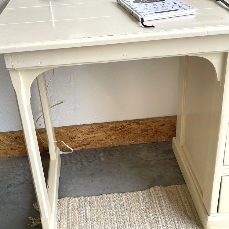 Bekijk Brocante Bureau Vintage Werkplek op Reliving 🤩