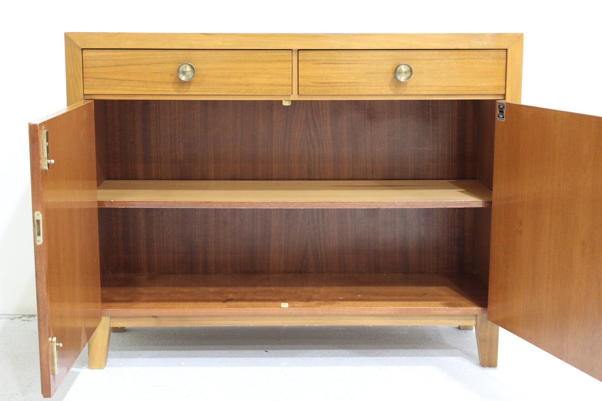 Bekijk Vintage Musterring Dressoir - Notenhout, Jaren '60/'70| 01060 op ...