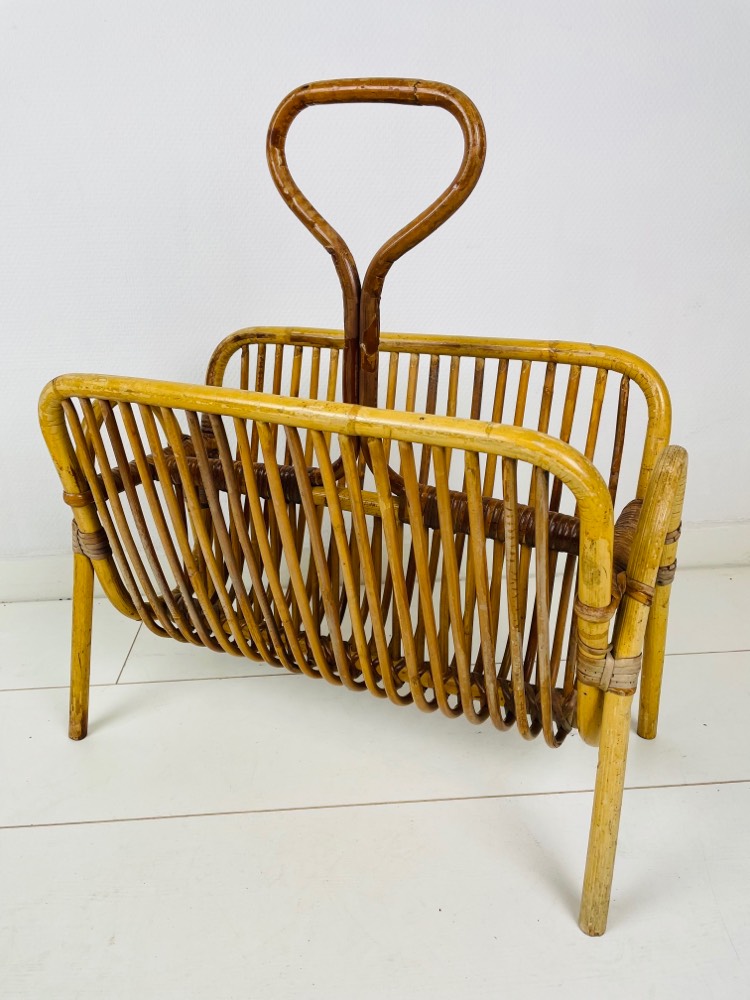 Bekijk Rotan Lectuurbak. Vintage Rotan Lectuur Bak. 70’S Tijdschriften ...