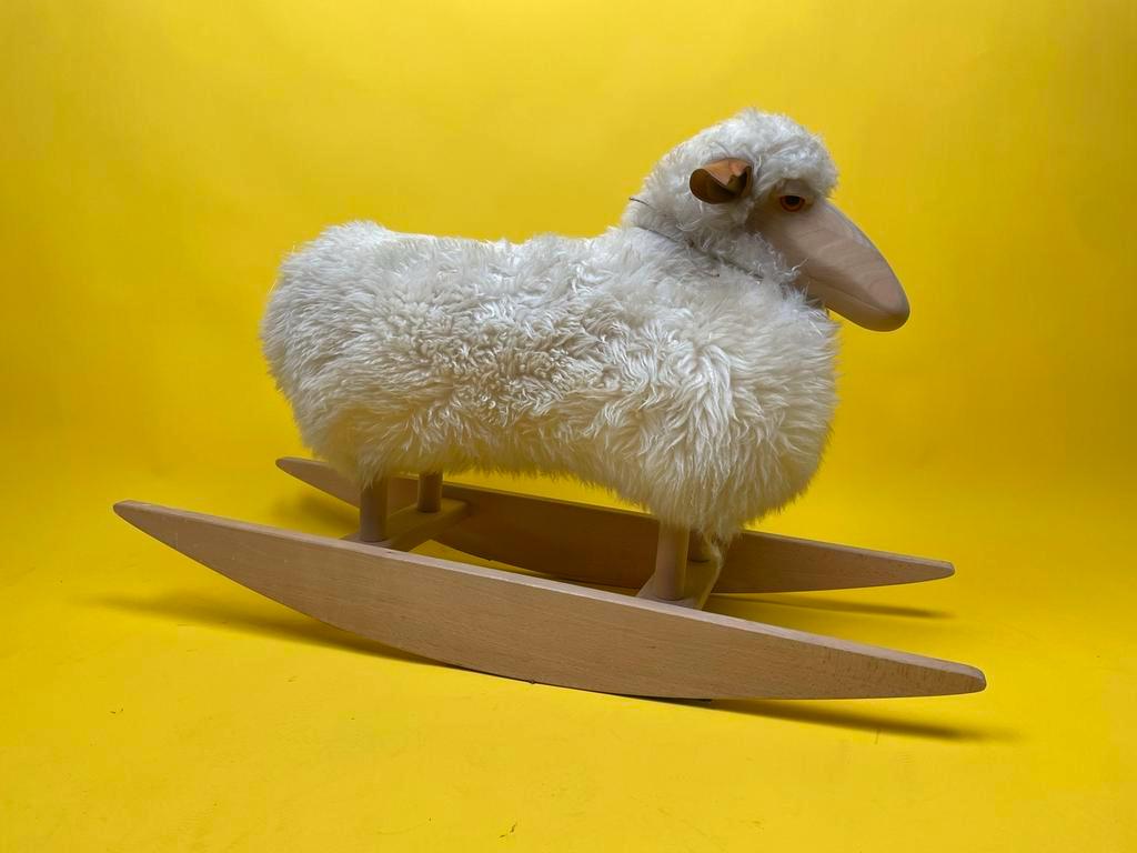 Bekijk Vintage Schaap Peter Hanns Krafft Design Schommelschaap op Reliving