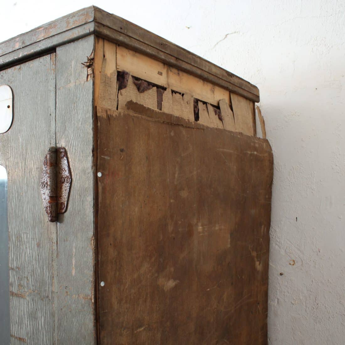 Bekijk Oude Telefooncel Uit Oost-Duitsland op Reliving