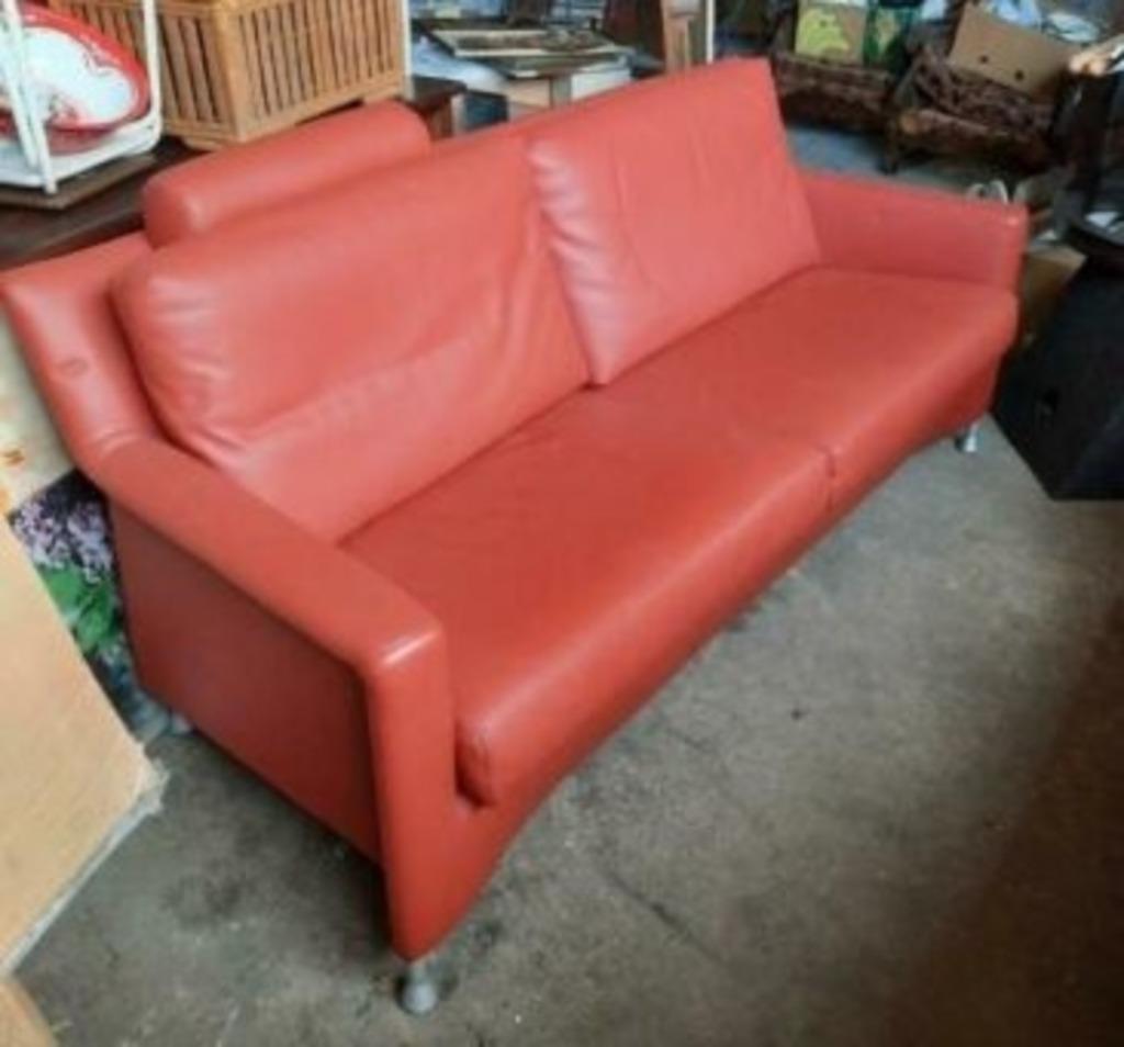 Bekijk Leolux Paian Design Bank 2,5 Zits Rood Leder op Reliving 🤩