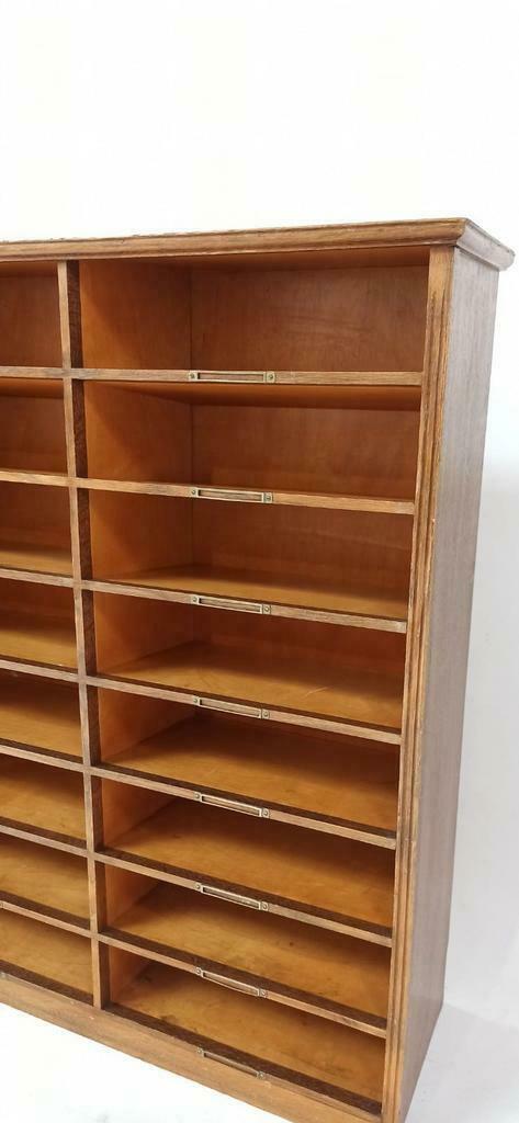 Bekijk Vintage Houten Postsorteer Postvakjes Kast Wandmeubel op Reliving