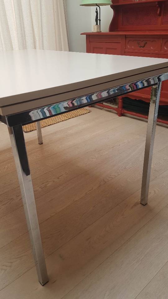 Bekijk Vintage Formica Tafel Met Verlengstukken op Reliving