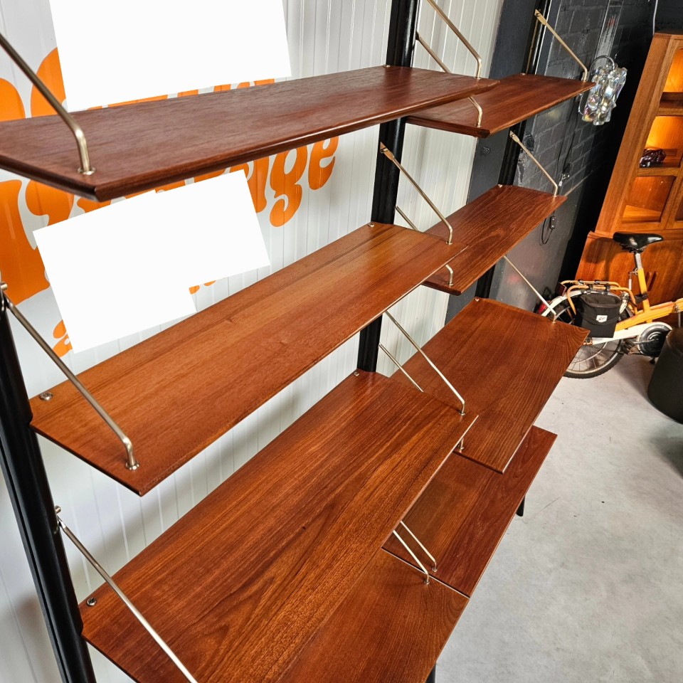 Bekijk Vintage Wébé Losstaand Wandsysteem Louis Van Teeffelen op Reliving