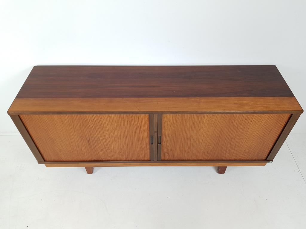 Bekijk Vintage Deens Dressoir Rol Deurtjes Teak Fineer op Reliving