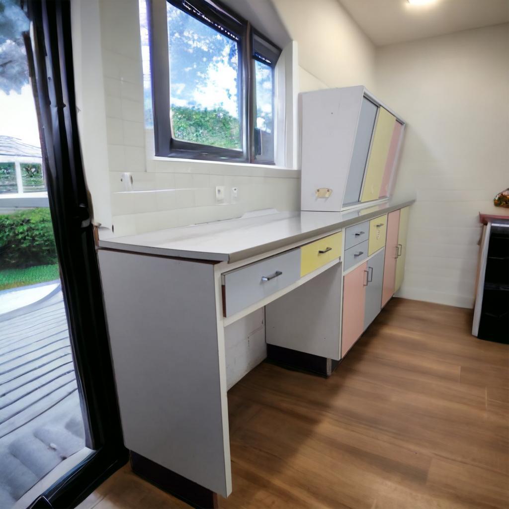 Bekijk Vintage Pastel Formica Keuken op Reliving