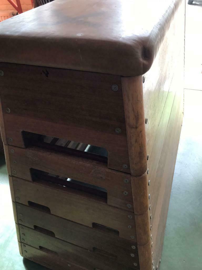 Bekijk Vintage Turnkast | Turnbank | Spring Bok Turnen Bankje op Reliving 🤩