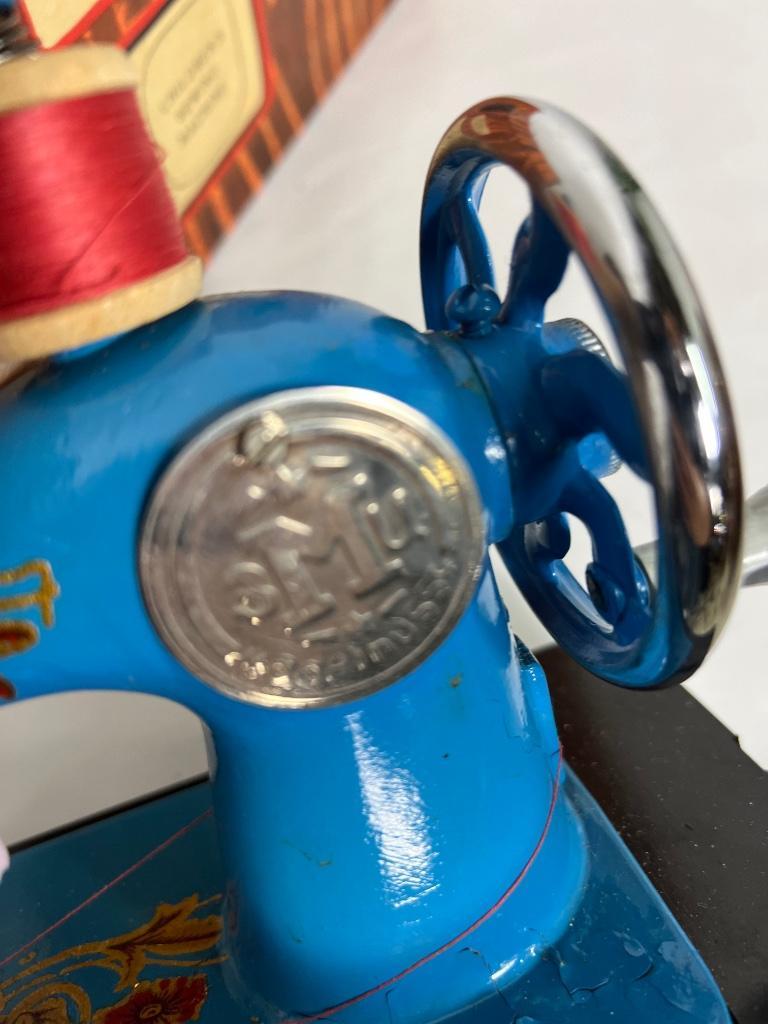 Bekijk Vintage Speelgoed: Naaimachine 3Mu Ussr op Reliving