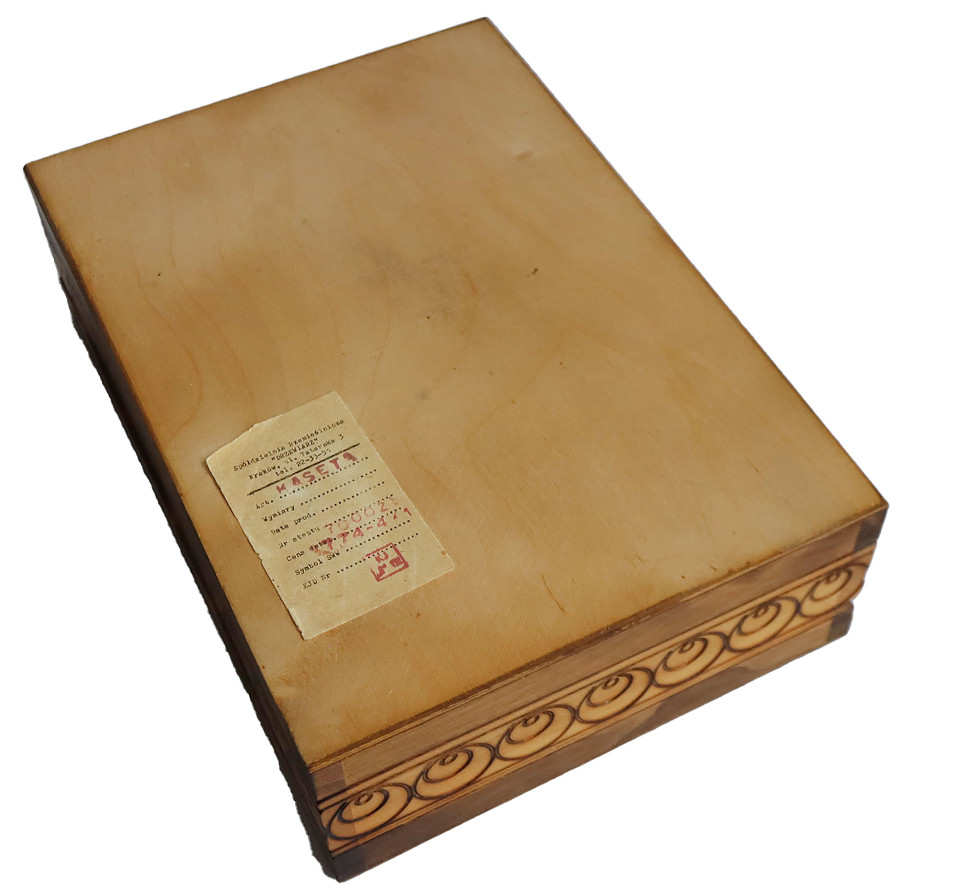 Bekijk Vintage Houten Doos Versierd Met Bloem, Polen '70 op Reliving