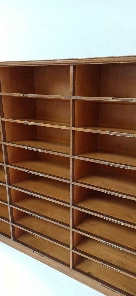 Bekijk Vintage Houten Postsorteer Postvakjes Kast Wandmeubel op Reliving
