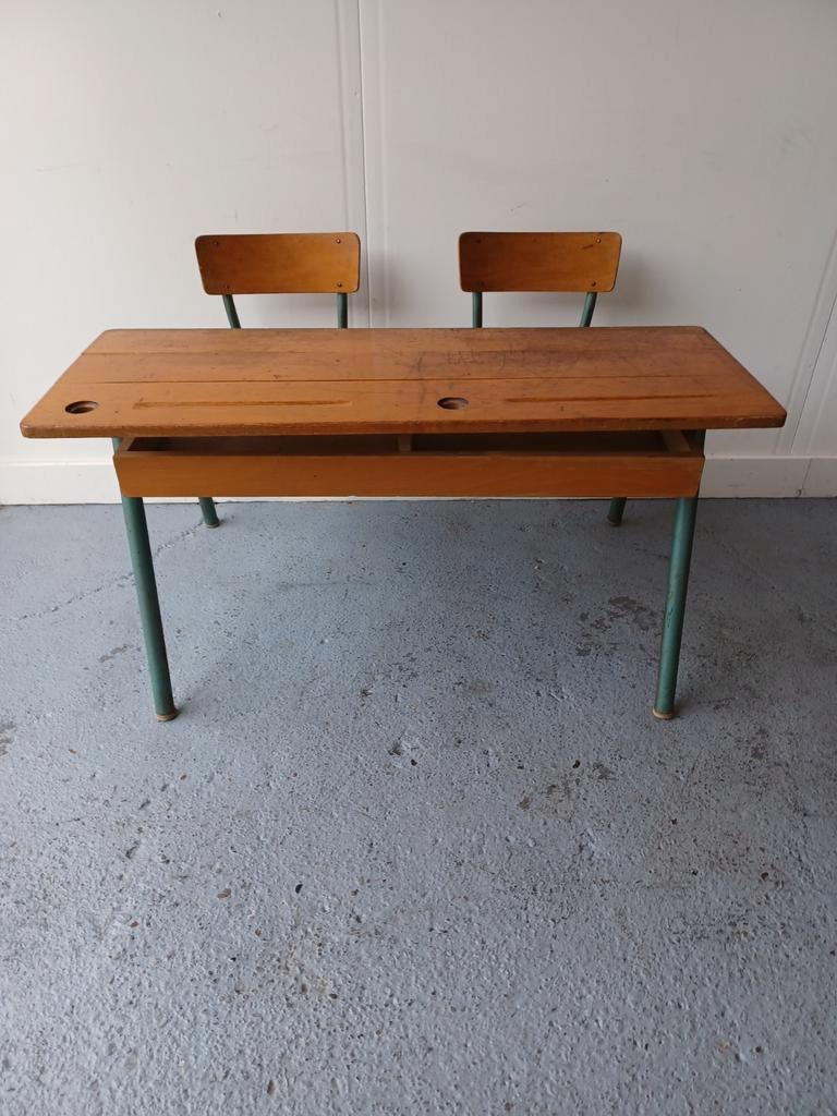 Bekijk Vintage Industrieel Bureau / Schooltafel / Schoolbank op Reliving