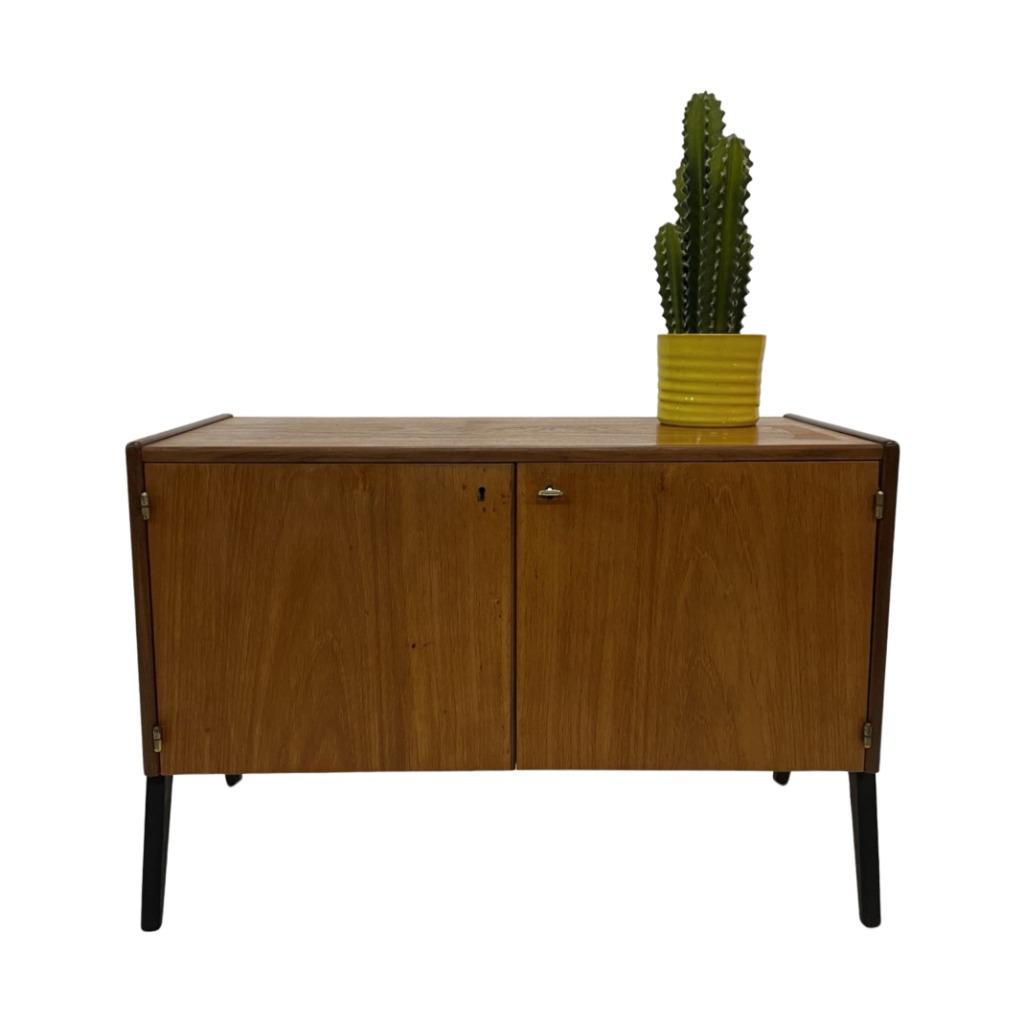 Bekijk Vintage Kastje Compact Dressoir Audio Meubel Jaren 60 Teak op ...