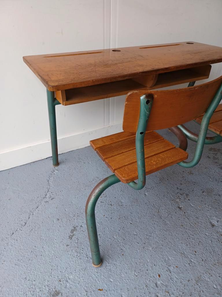 Bekijk Vintage Industrieel Bureau / Schooltafel / Schoolbank op Reliving