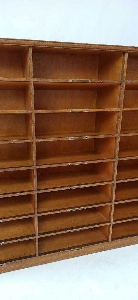 Bekijk Vintage Houten Postsorteer Postvakjes Kast Wandmeubel op Reliving