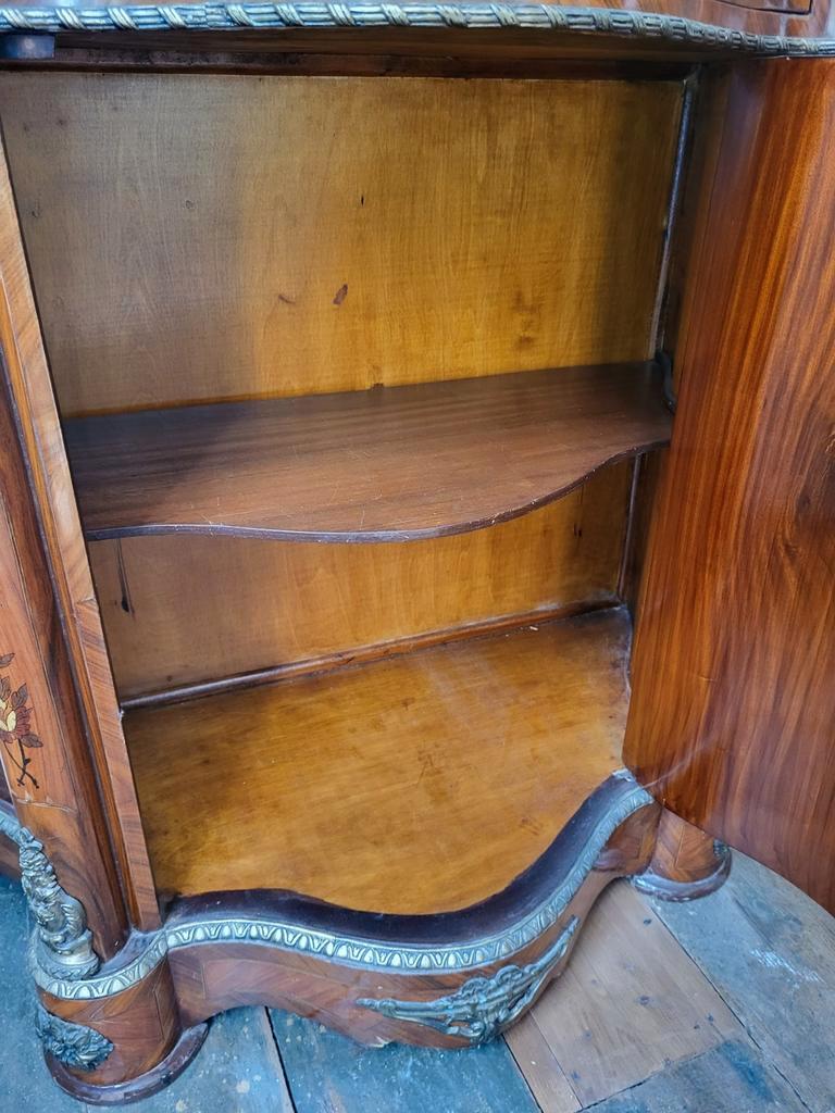 Bekijk Prachtige Rococco Barok Kast Met Marmeren Plaat op Reliving 🤩