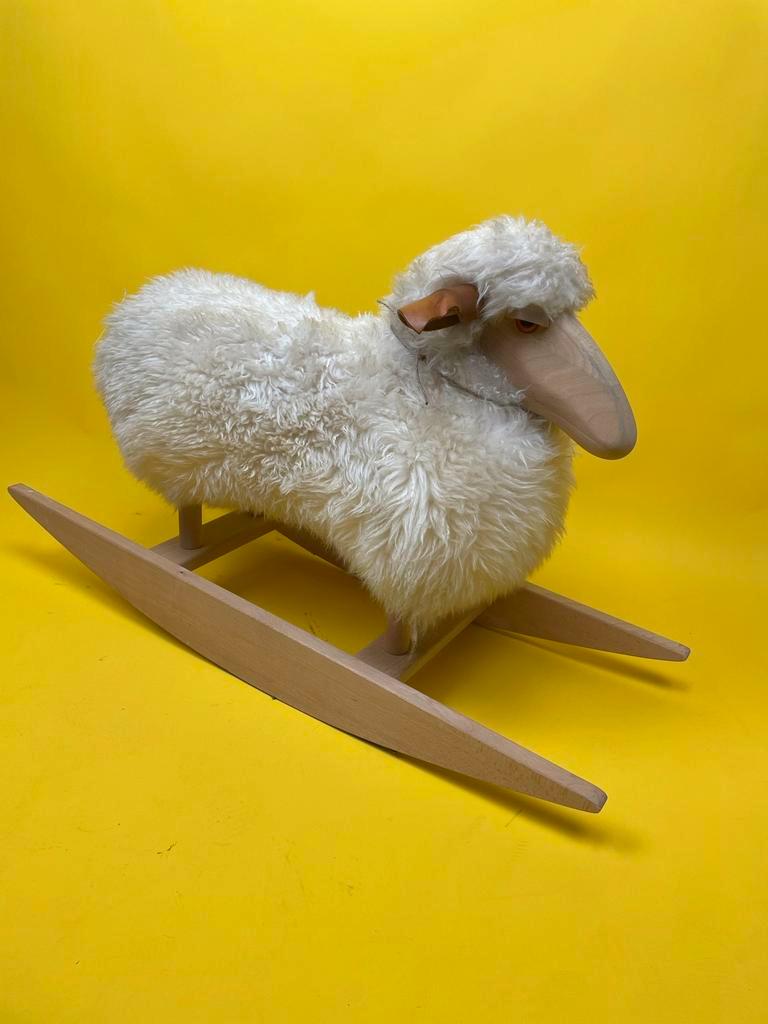 Bekijk Vintage Schaap Peter Hanns Krafft Design Schommelschaap op Reliving