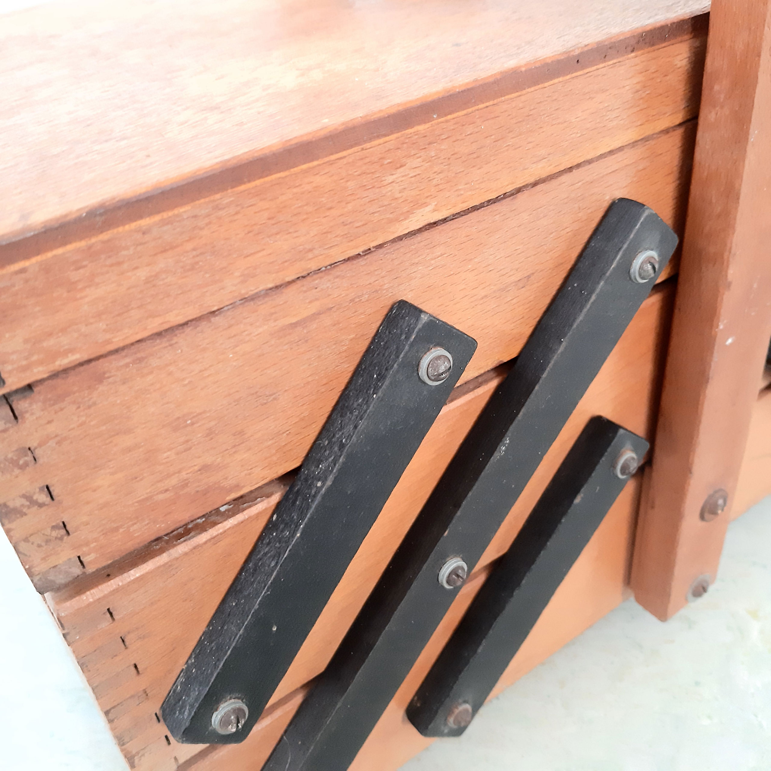 Bekijk Qn34 – Naaimandje – Jaren 30-40 op Reliving 🤩