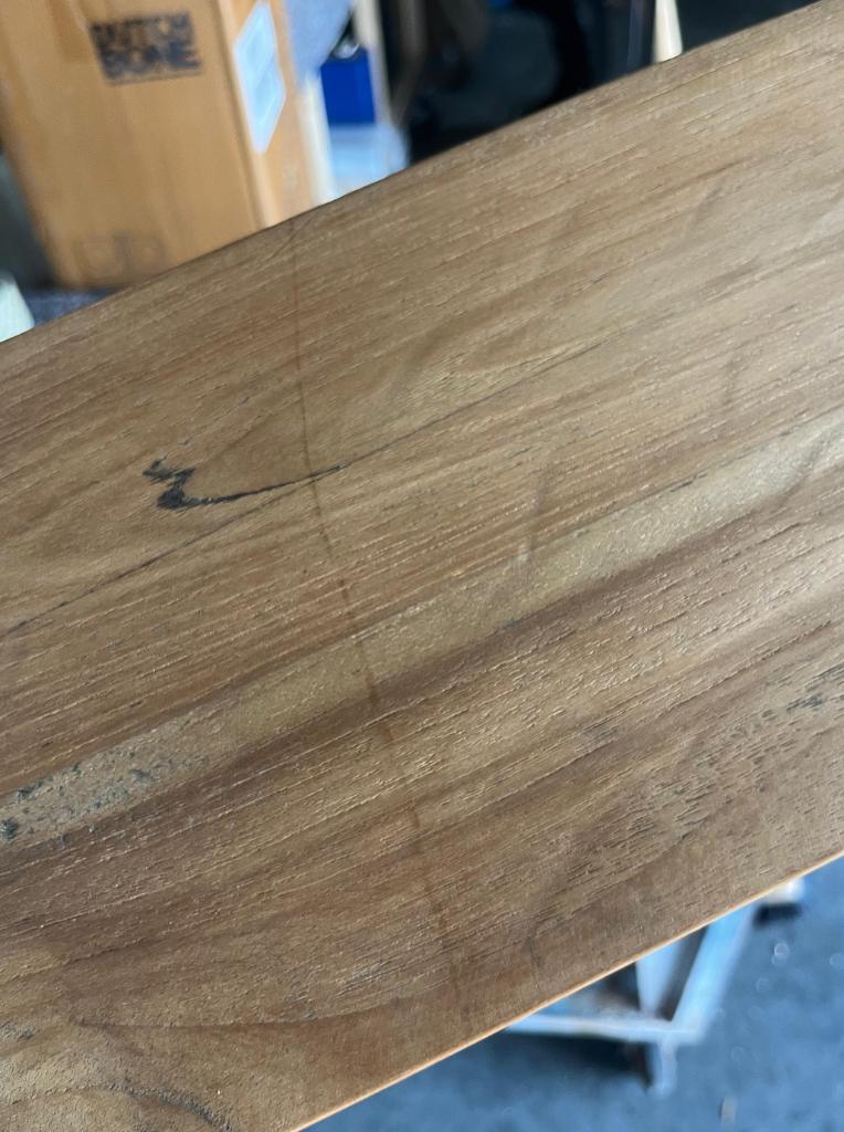 Bankjes van Hout met hoge korting bij Reliving