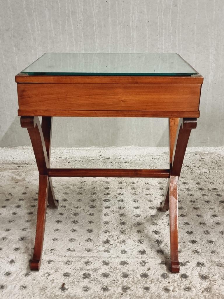 Bekijk Vintage Set Design Nachtkastjes Sidetables Mahonie op Reliving