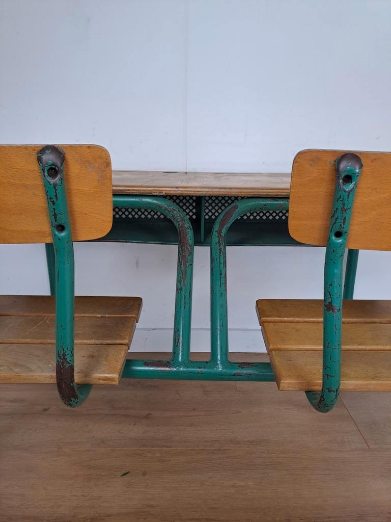 Bekijk Stoere Vintage Industriële Schoolbank Uit Frankrijk op Reliving 🤩