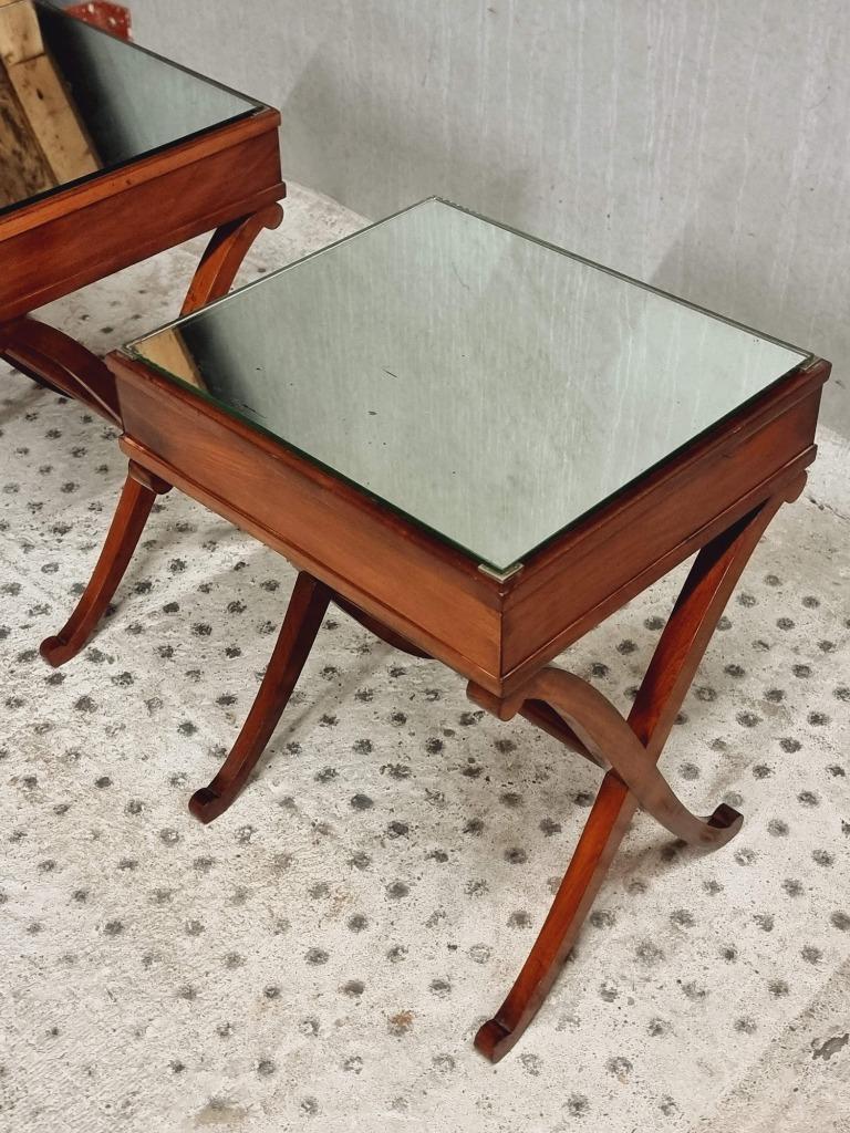 Bekijk Vintage Set Design Nachtkastjes Sidetables Mahonie op Reliving