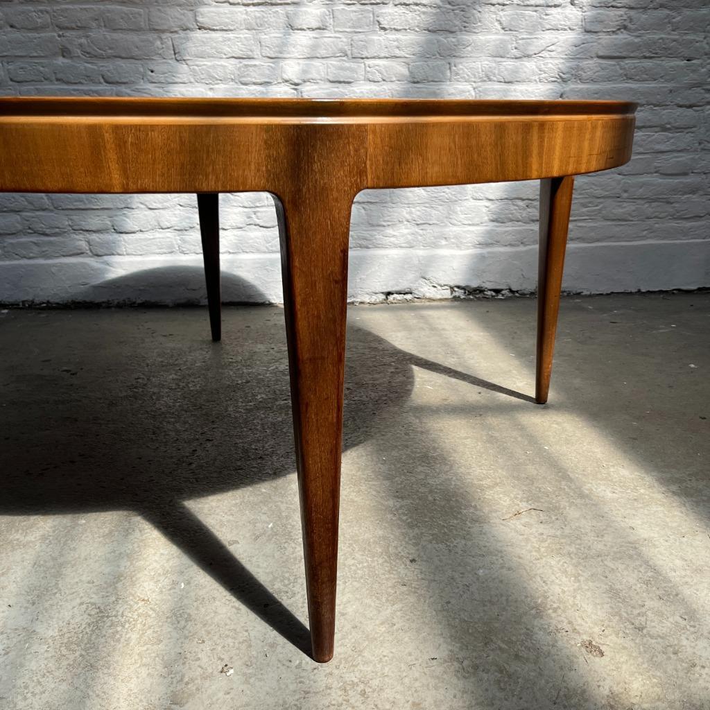 Bekijk Midcentury Salontafel Rond Hout op Reliving