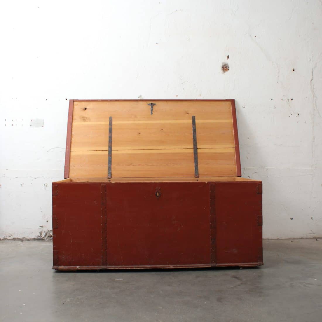 Bekijk Grote Kist Rood op Reliving