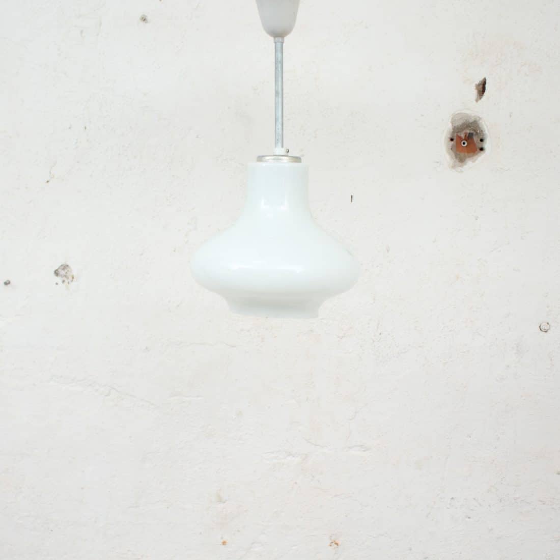 Bekijk Mid-Century Melkglas Plafondlamp op Reliving